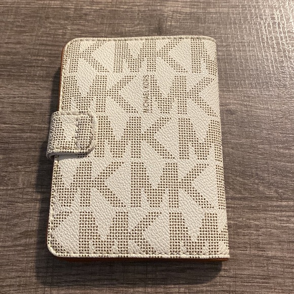 Michael Kors | Bags | Michael Kors Passport Wallet | Poshmark